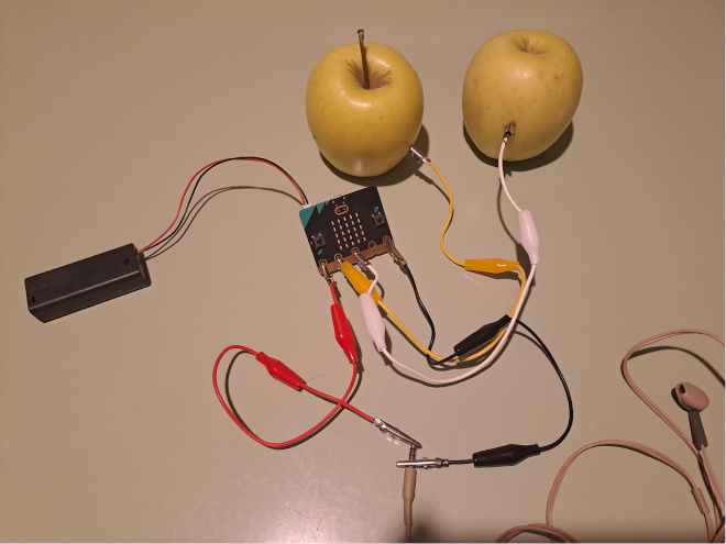 stem4_microbit: 8α_Με φρούτα και ακουστικά, για να ακούμε μουσική | seminars etwinning